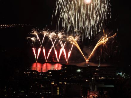 Wellington.Scoop » IMAGES: Fireworks on the harbour