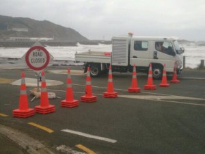Wellington.Scoop » Moa Point road reopened after clearance of rocks and ...