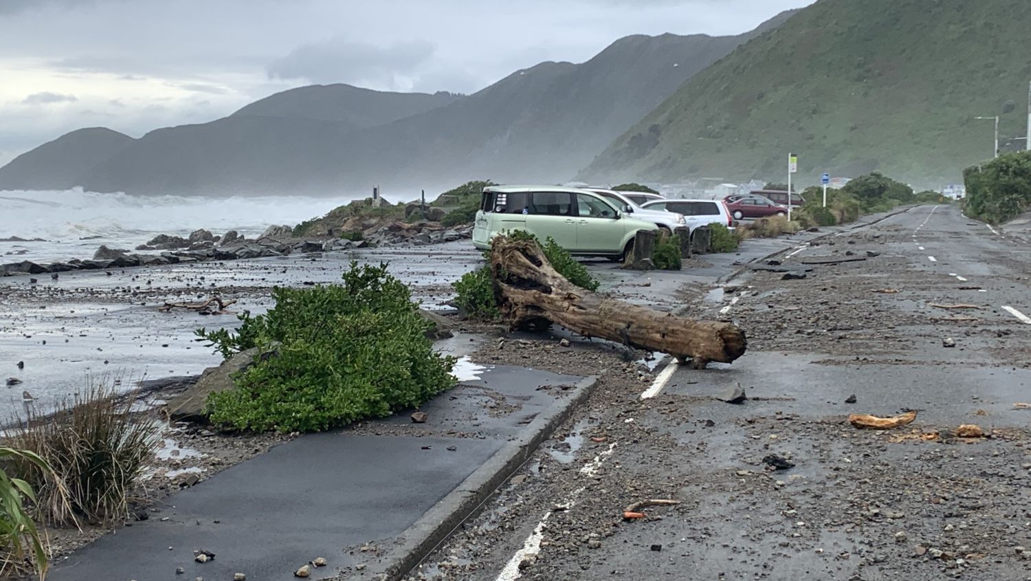 Wellington.Scoop » High waves flood roads on south coast; Cook Strait ...